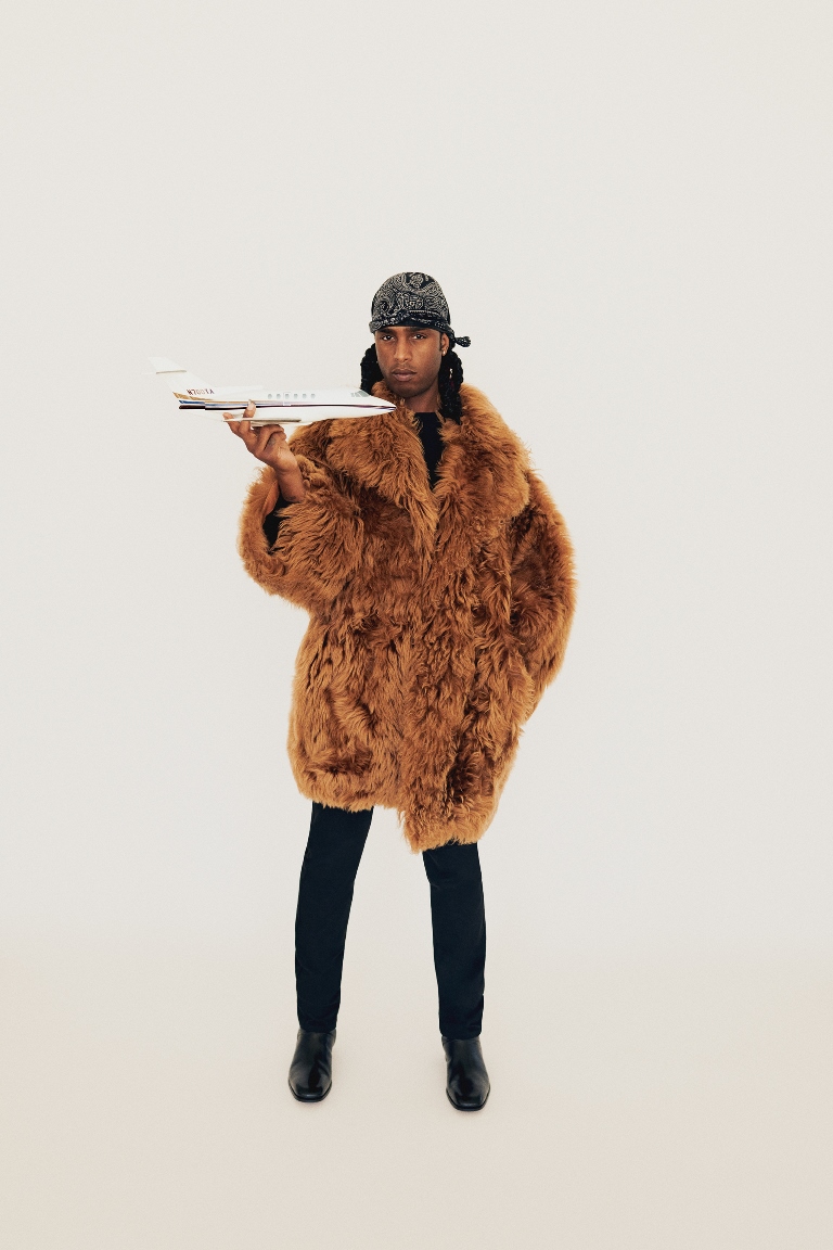 منصة FARFETCH تطلق حملتها الترويجية الجديدة لتشكيلة خريف وشتاء 2022 | مجلة الجميلة